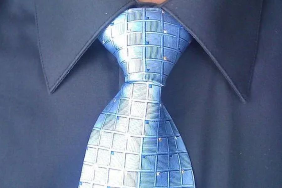 How to Tie a Windsor Knot: A Step-by-Step Guide with Illustrations ...